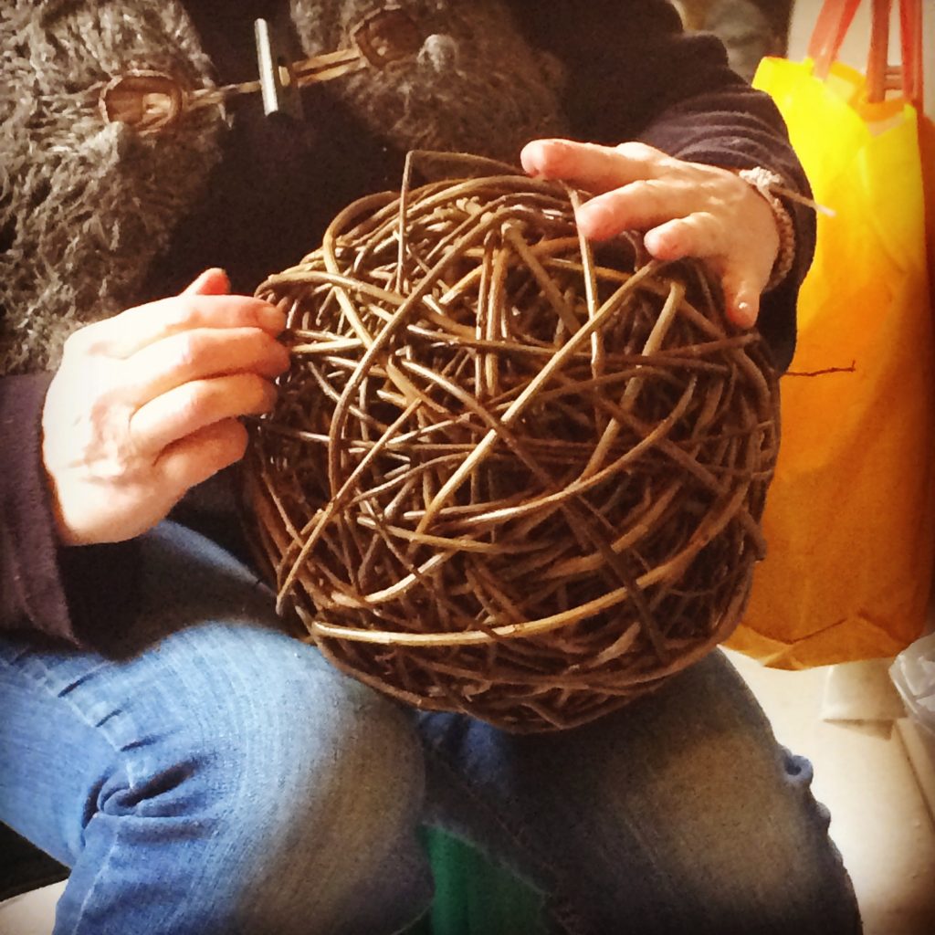 How to weave a willow sphere - New online course for beginners ...